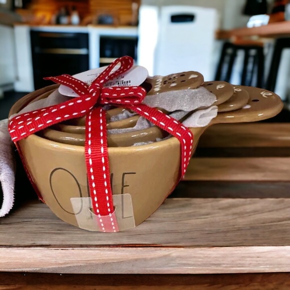 Rae Dunn | Kitchen | Rae Dunn Gingerbread Man Measuring Cups New With ...